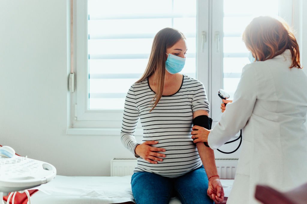 What Distinguishes a Gynaecologist from an Obstetrician?